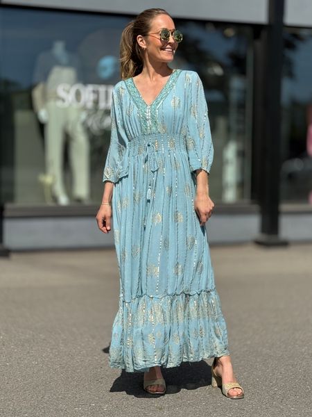 KJOLER HOS SOFIES VILLA